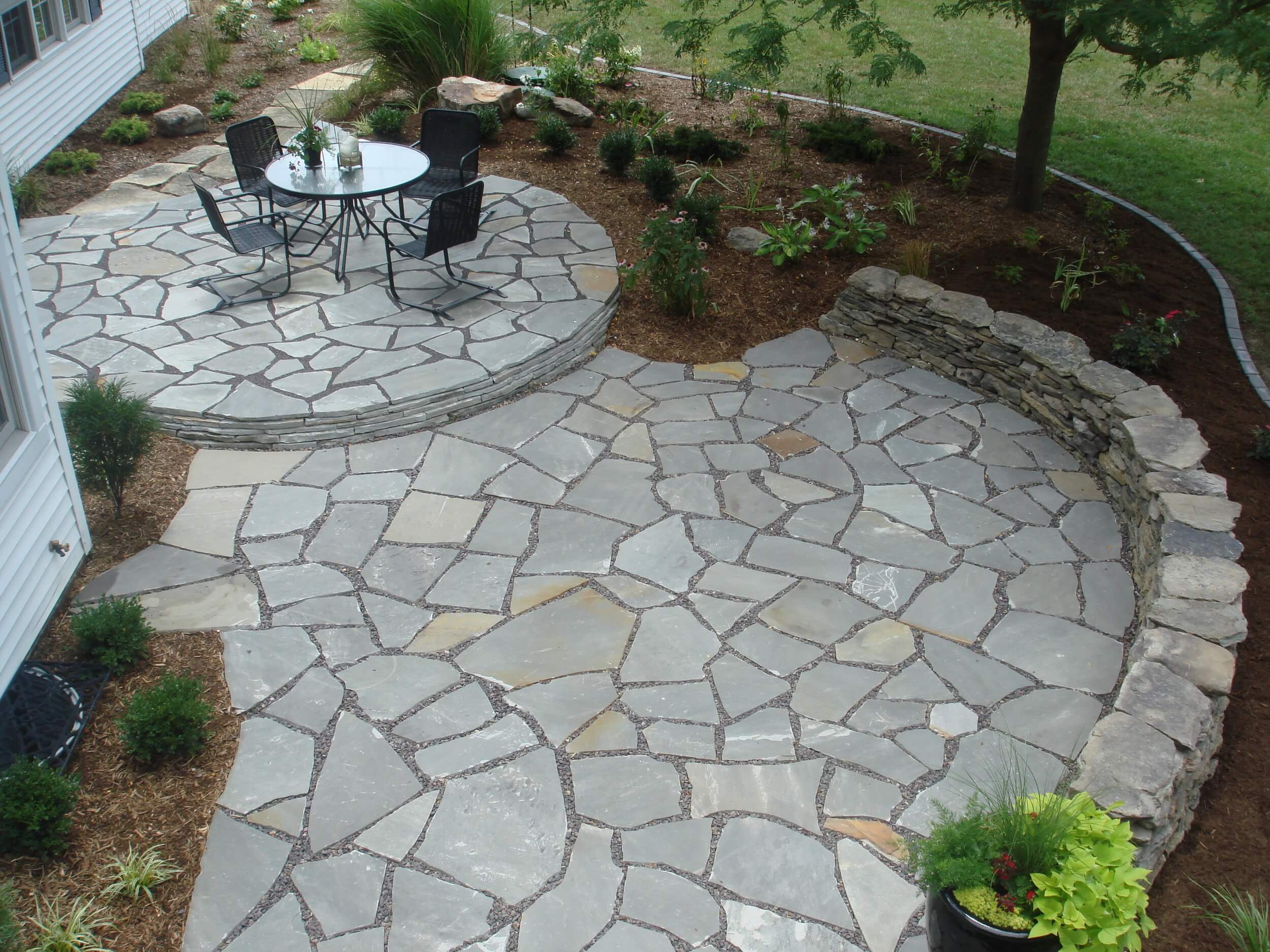 Flagstone – Luxurylandscape.com